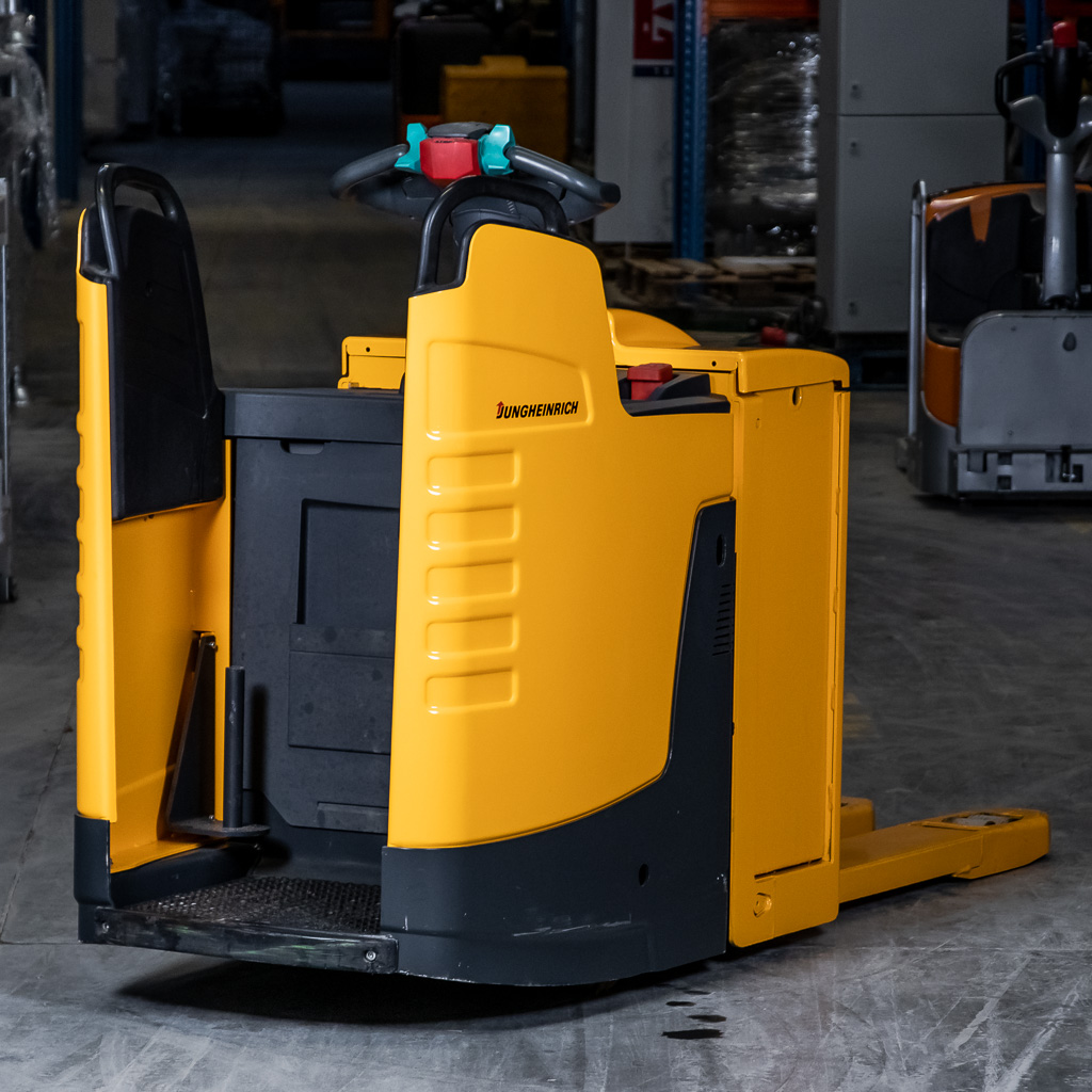 Wózek paleciak elektryczny Jungheinrich ERE 225 2016r - MegaMarket