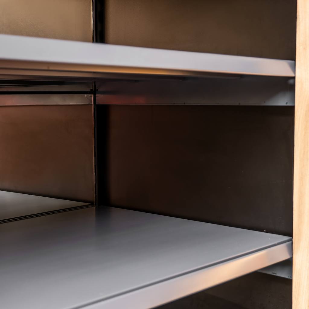 Regał na alkohol z banerem Mega-M 303×207 cm