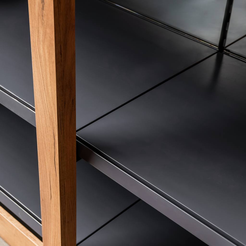 Regał na alkohol z banerem Mega-M 303×207 cm