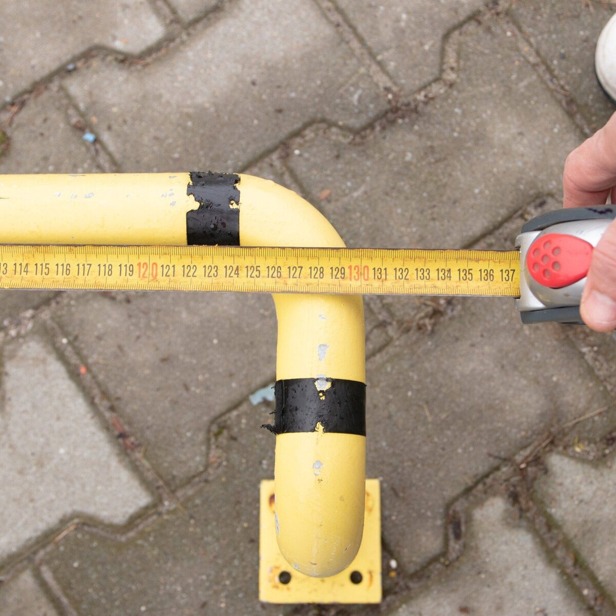 Barierka ochronna stalowa długość 130 cm żółto-czarna